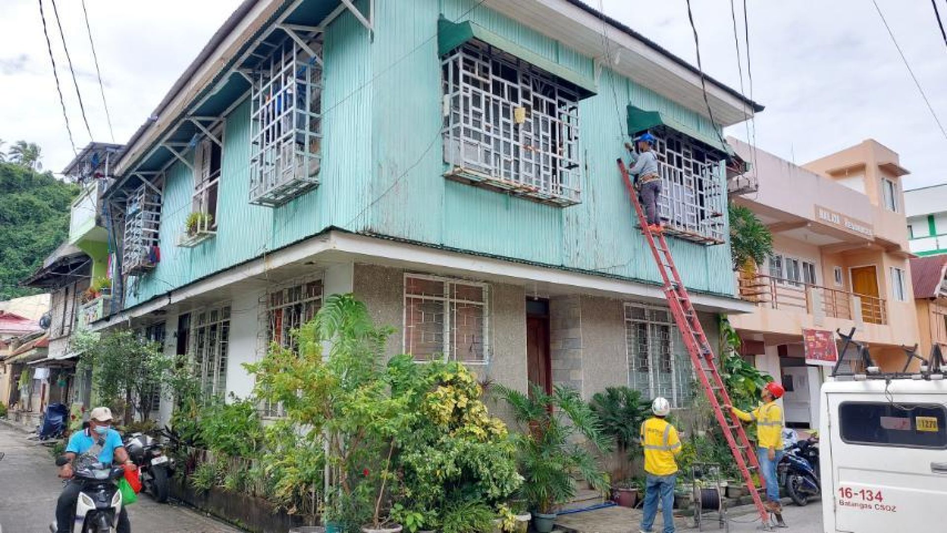 PLDT fibers up Romblon capital, rolls out FTTH | Palawanderer.net